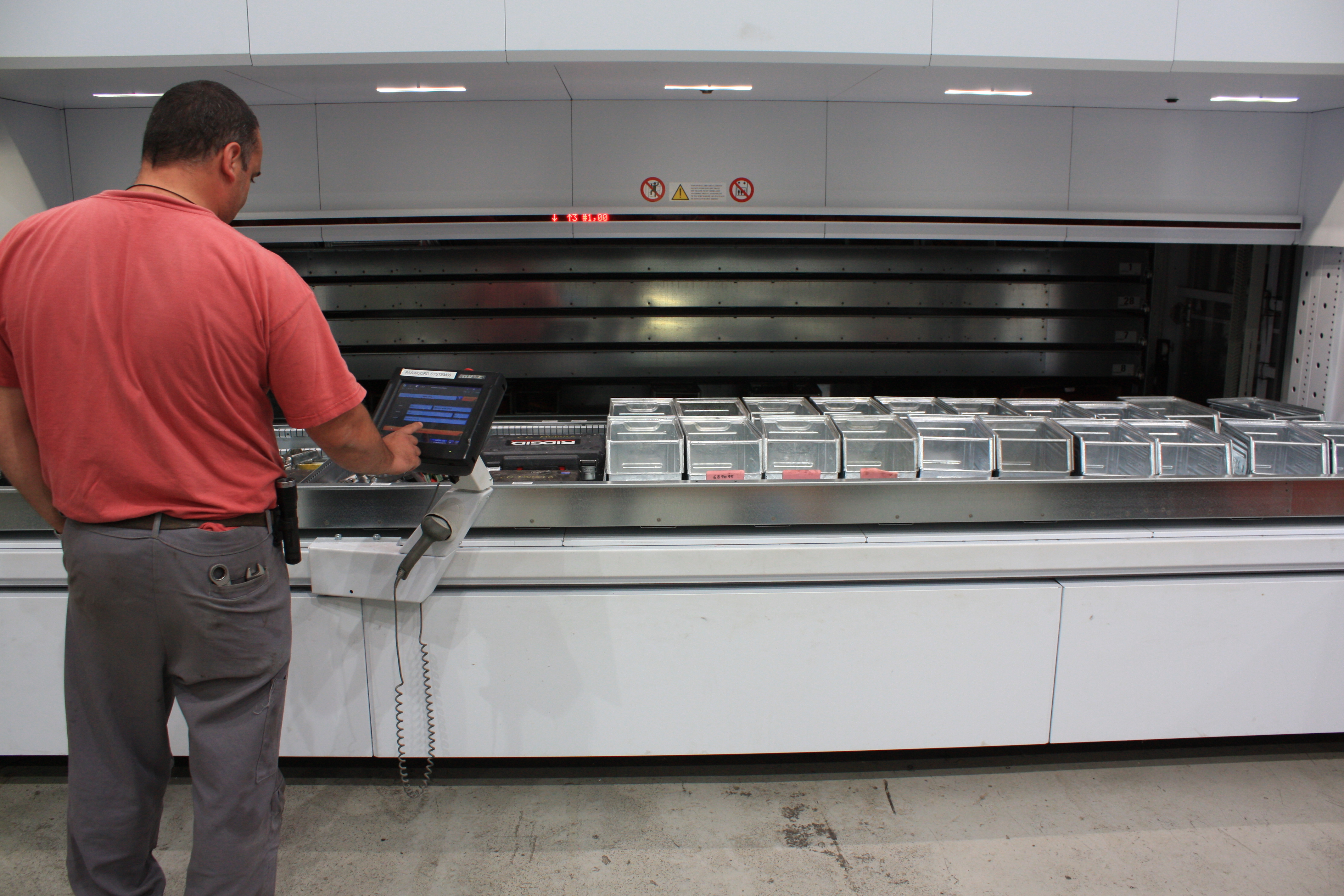 Modula Lift als vending machine | Vanas Engineering